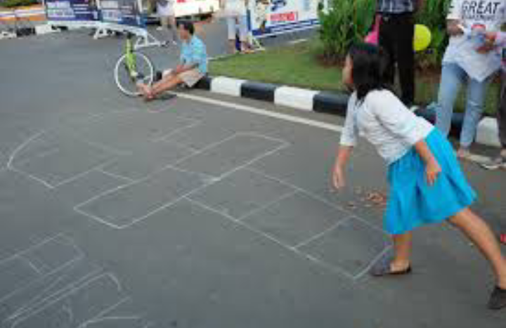 Di Zaman Now, Permainan Tradisional Engklek Mulai Tergusur oleh ...